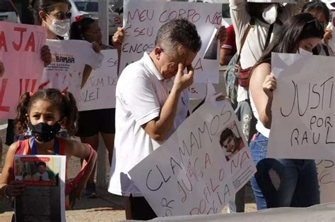 Em dia de audiência grupo protesta contra impunidade de mestre de