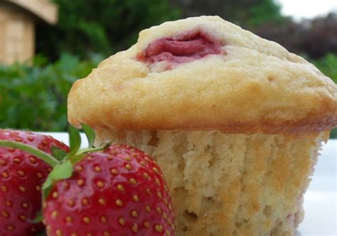Dans la cuisine de Blanc manger Muffins à la rhubarbe et aux fraises