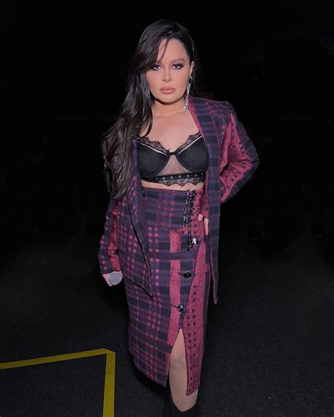 Maraisa aposta em look sexy para show e avisa sobre São João Pegando