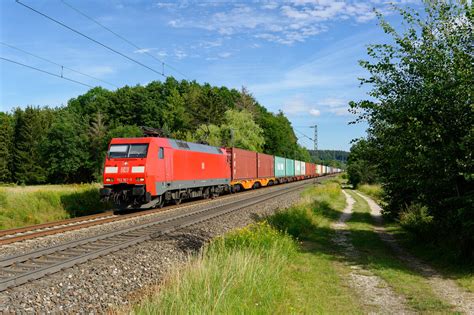 152 167 DB Cargo Mit Einem Containerzug Bei Postbauer Heng Richtung