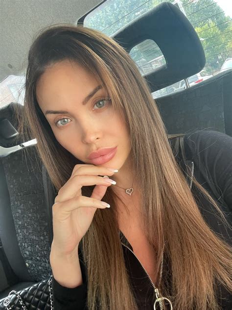 TW Pornstars Anastasia Doll Twitter Happy Sunday 10 02 AM 4