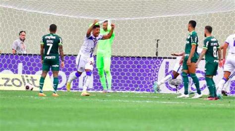 Água Santa surpreende o Palmeiras e sai na frente na final do Paulista