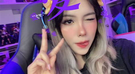 LucyWeird ω on Twitter Ya estoy en vivo en twitch https t co