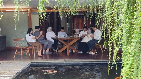 Sebelum Mulai Kampanye Anies Baswedan Sungkem Ke Ibunda Pemilu