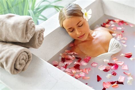 11 Creative Bathtub Photoshoot Ideas
