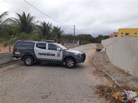 Homem Encontrado Morto Marcas De Tiros Em Maca Ba Canal De