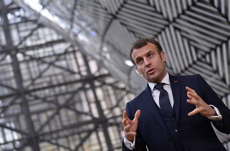 Macron spune că dialogul cu Putin s a oprit după ce a fost descoperit