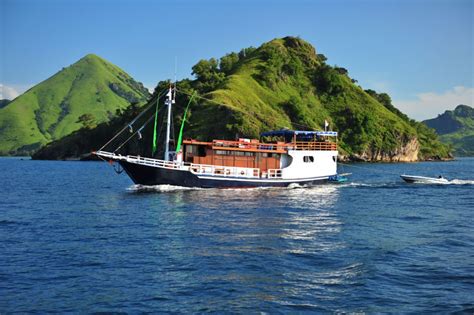 Komodo Tour Packages 4 Days 3 Nights Komodo Dragon Tours