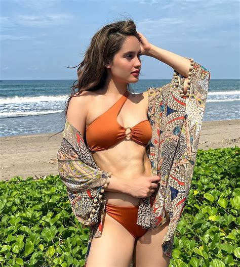 10 Hot Sexy Mulan Jameela Bikini Pics