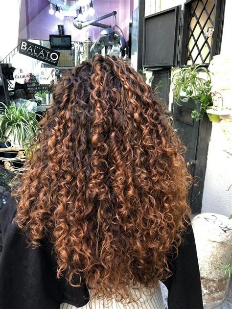 Cachos definidos inspirações de cabelos cacheados Cabelo Cabelo