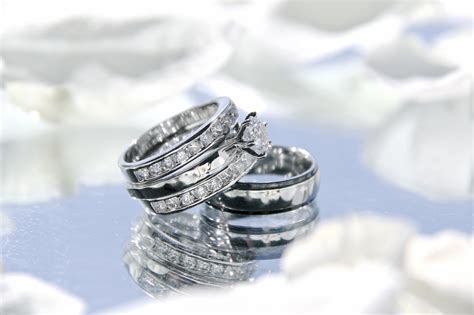 Platynowe obrączki co warto wiedzieć przed zakupem Rings pl