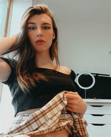 Izzy💫 E💊 Girl 🏳️‍⚧️ On Twitter Ur Cute Do U Need A Top