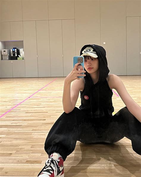 LE SSERAFIM GLOBAL On Twitter IG KIMCHAEWON 230413 LE SSERAFIM