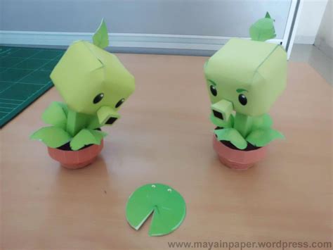 Peashooter Repeater Papertoy Plants Vs Zombies Papercraft Plants Vs Zombies Paper Crafts