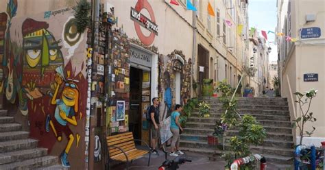 Le quartier du Panier à Marseille restaurants places