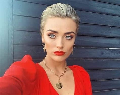 Wallis Day Biography Wiki Height Boyfriend More