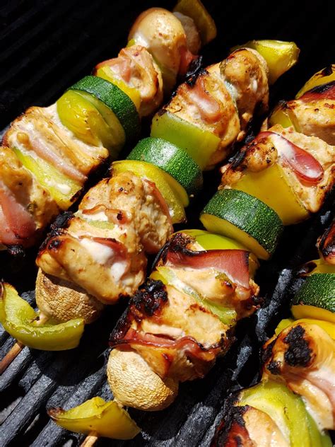 Brochettes de poulet et bacon marinées Les recettes de Laure et Raphaëlle
