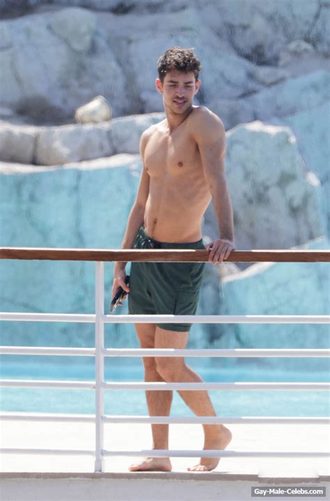 Manu Rios Shirtless Beach Photos The Male Fappening