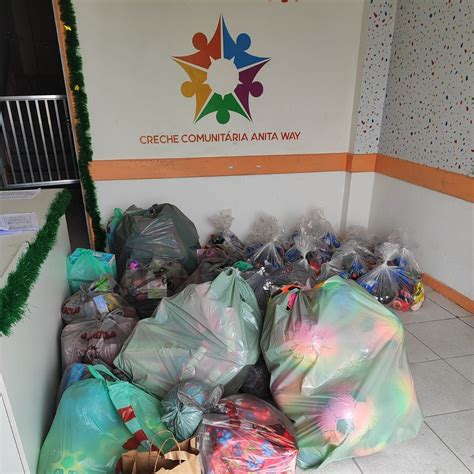 ACRJ entrega as doações arrecadadas pela campanha Natal Solidário 2023