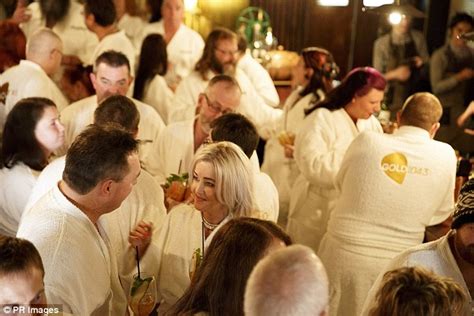 Australias First Naked Restaurant In Melbourne Launches Daily Mail