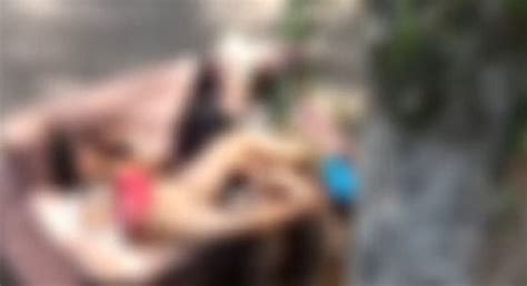 Casal é flagrado fazendo sexo em cima de sofá no meio da rua CGN O