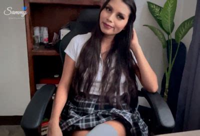 COLEGIALA INTENTA CONVENCER A SU MAESTRO DE DARLE UNA OPORTUNIDAD