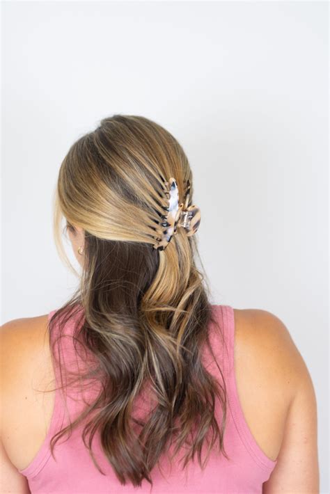 Claw Clip Hairstyles How To Wear A Claw Clip By Lauren M