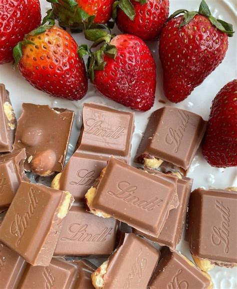 Пин от пользователя Food Aesthetics на доске lindt Фрукты в шоколаде
