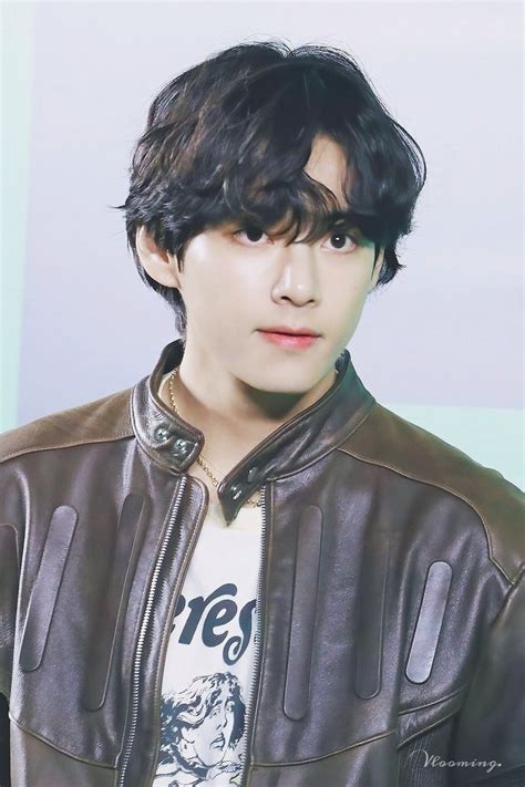 𝐯𝐥𝐨𝐨𝐦𝐢𝐧𝐠 on Twitter 230424 영화 드림 VIP시사회 포토월 너무 너무 너어무 잘생김 김태형