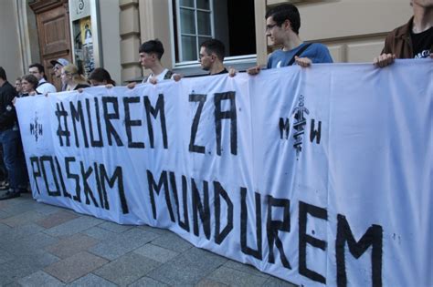 Młodzież Wszechpolska o filmie Agnieszki Holland Tylko świnie siedzą
