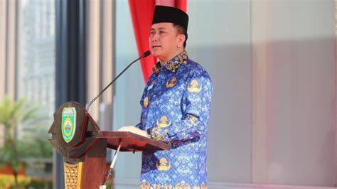 Foto Agus Fatoni Bicara Reward Dan Punishment Di Depan Pegawai Pemprov