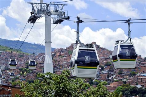 Medellín privé stadstour met Metrocable en Comuna 13 GetYourGuide