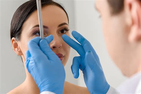 Cirurgia plástica no nariz quem pode fazer e quando é indicada