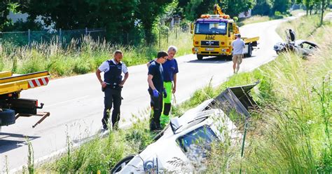 Unfall im Gegenverkehr zwischen Königsbach und Stein L611 stundenlang