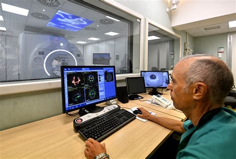 Al Maggiore Il Neuroscienziato Rizzolatti Inaugura La Nuova Risonanza