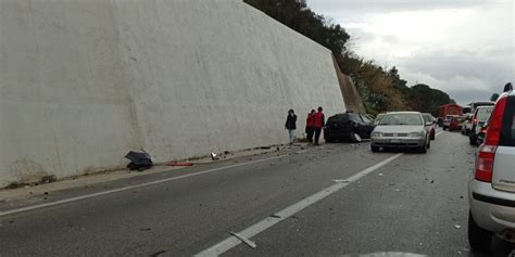 Incidente Sulla Palermo Agrigento Scontro Tra Due Auto E Un Pullman