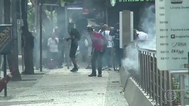 RJ Inter TV 2ª Edição Manifestantes entram em confronto policiais