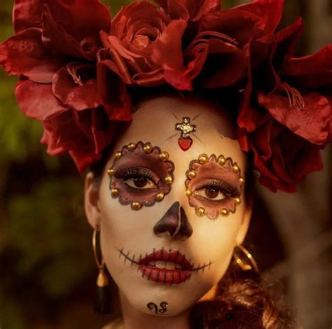 Maquillaje de Catrina cómo hacerlo paso a paso para el Día de Muertos