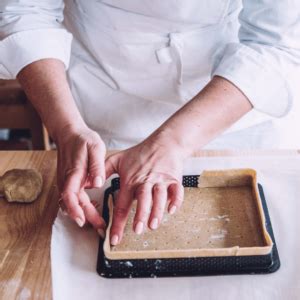 Maitriser le fonçage des pâtes à tarte 2 techniques reconnues La