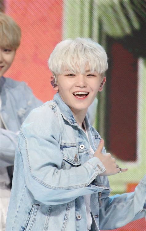 Woozi Lee Jihoon SEVENTEEN Seventeen Kpop Seventeen Woozi Woozi