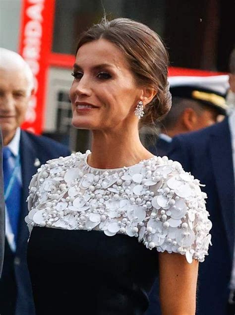 La Reina Letizia Deja El Taconazo Y Sorprende En Asturias Con Un
