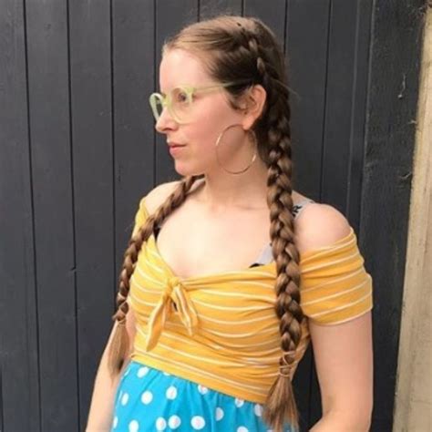 Harry Potter Actress Jessie Cave Aka Lavender Brown Is Expecting Her