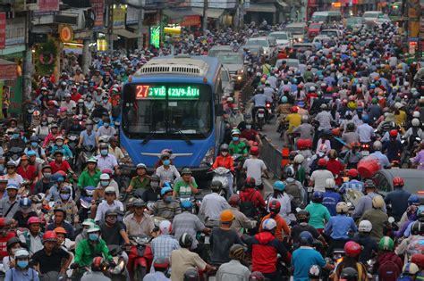 Giao thông còn nhiều bất cập