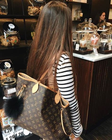 Pin De Menc A En Almacenamiento R Pido Ropa Gotica Mujer Bolsos