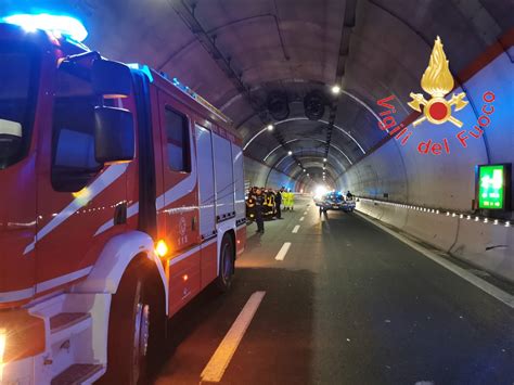 Incidente Sulla Statale A Catanzaro Scontro Tra Furgone E Auto