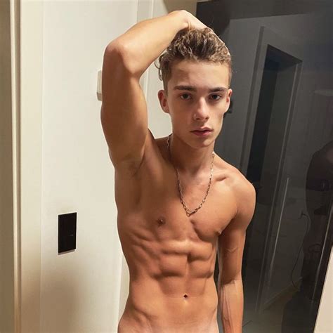 Ezer Kedvel S Hozz Sz L S Romeo Romeo Twink Instagram