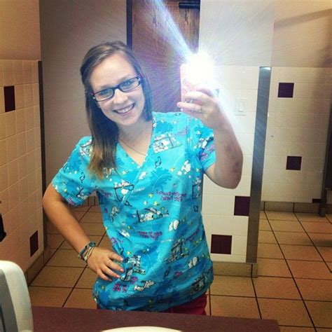 Gillina A Canadian Nurse Snapped This Selfie And Captioned It Scrubs
