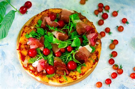 Pizza Z Szynk Parme Sk I Rukol Kulinarne Pyszno Ci Molki