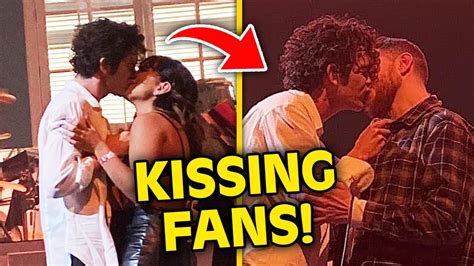 Why Did 1975 S Matt Healy Kiss A Fan Onstage YouTube