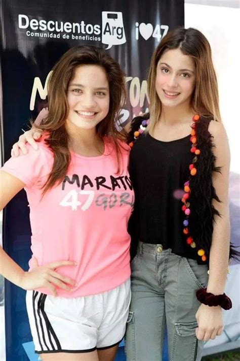 Viral La foto de Tini y Emilia Mernes que las dejó al descubierto No